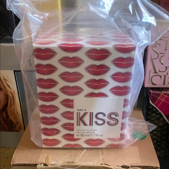 Victoria's Secret | Bath & Body | Victorias Secret Just A Kiss Eau De ...